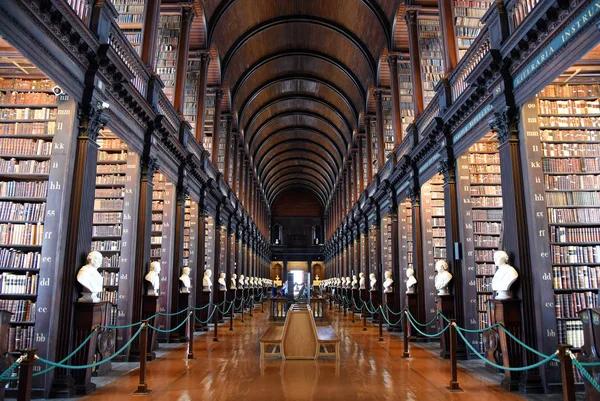 17 Libraries That Are Tourist Destinations