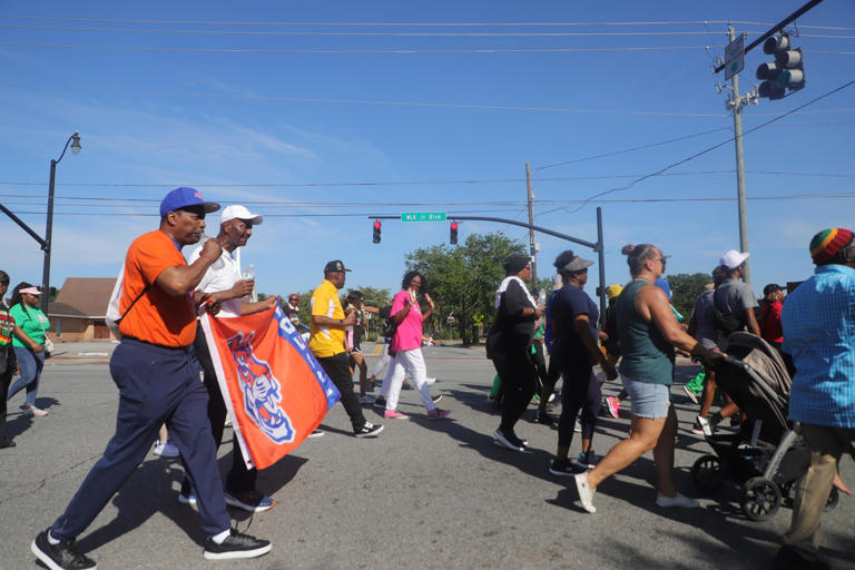 Savannah Mayor leads second annual Juneteenth Walk to the River to ...
