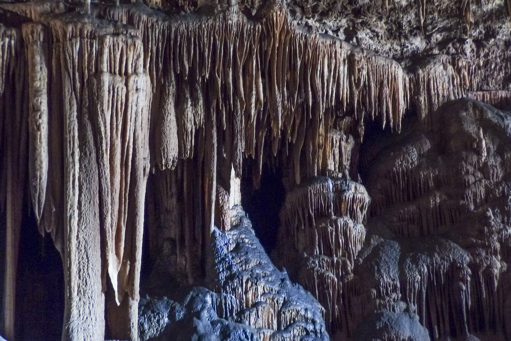 This Living Arkansas Cave Hasn’t Stopped Growing in 350 Million Years ...