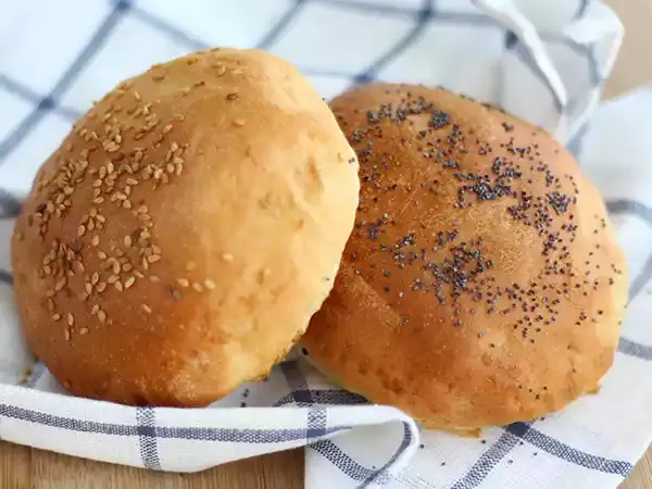 Homemade burger buns (buns)