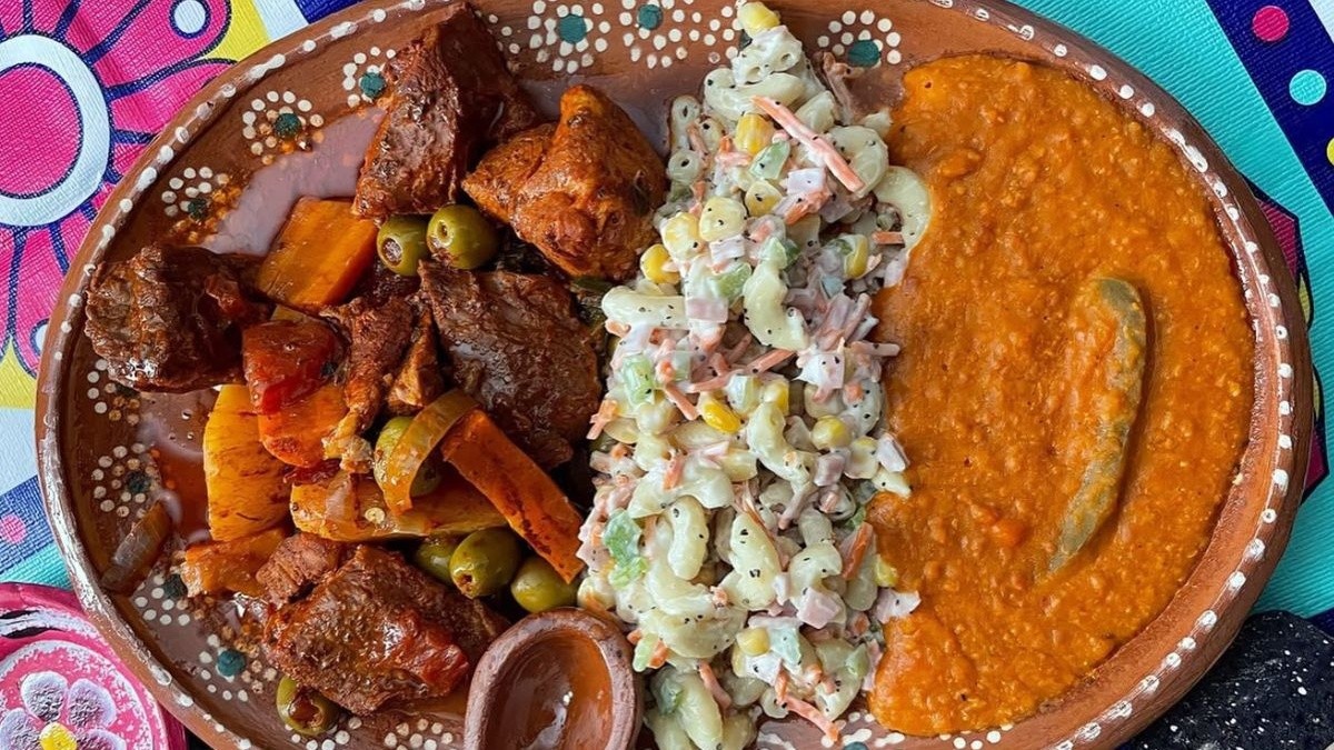 Receta sinaloense: barbacoa de res jugosa, con el sabor del norte