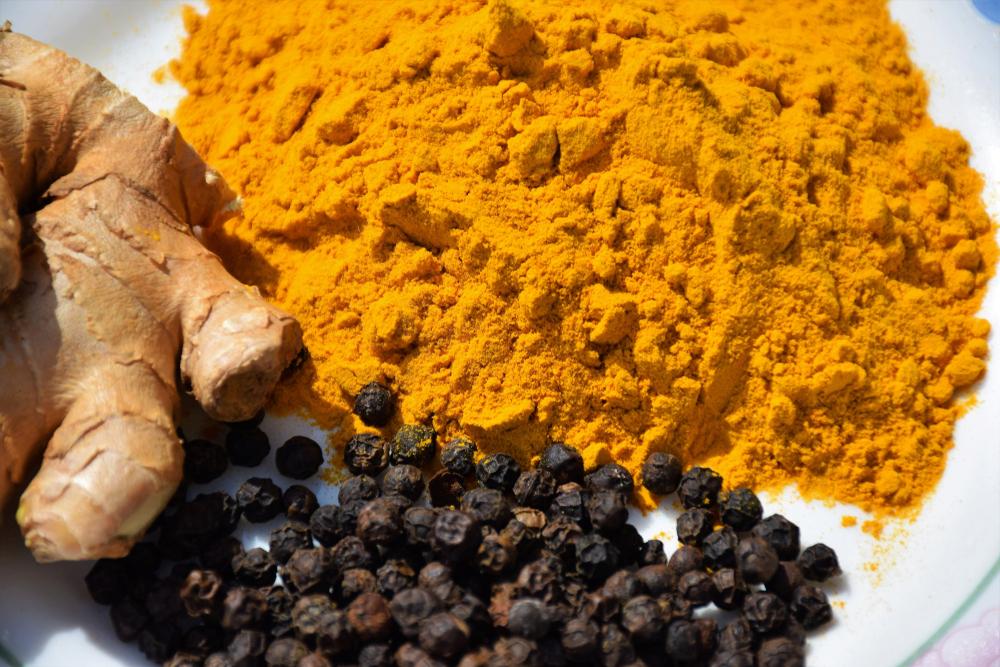 Cúrcuma e pimenta preta: misture os dois ingredientes e tenha uma ...