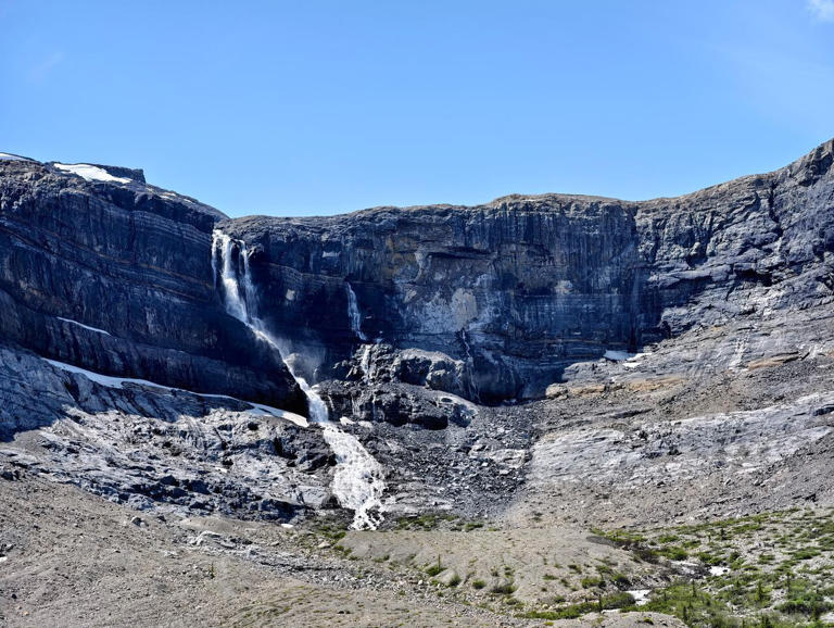 1 found dead, 3 taken to hospital following rockfall near Bow Lake in ...