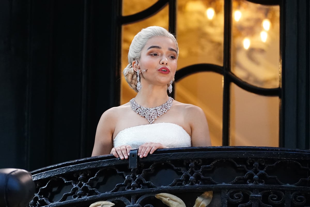 Rachel Zegler’s West End Evita performance sparks criticism as fans fall ill in soaring heat