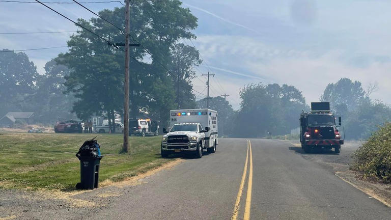 Brush fire breaks out in St. Helens, prompts evacuations for some ...