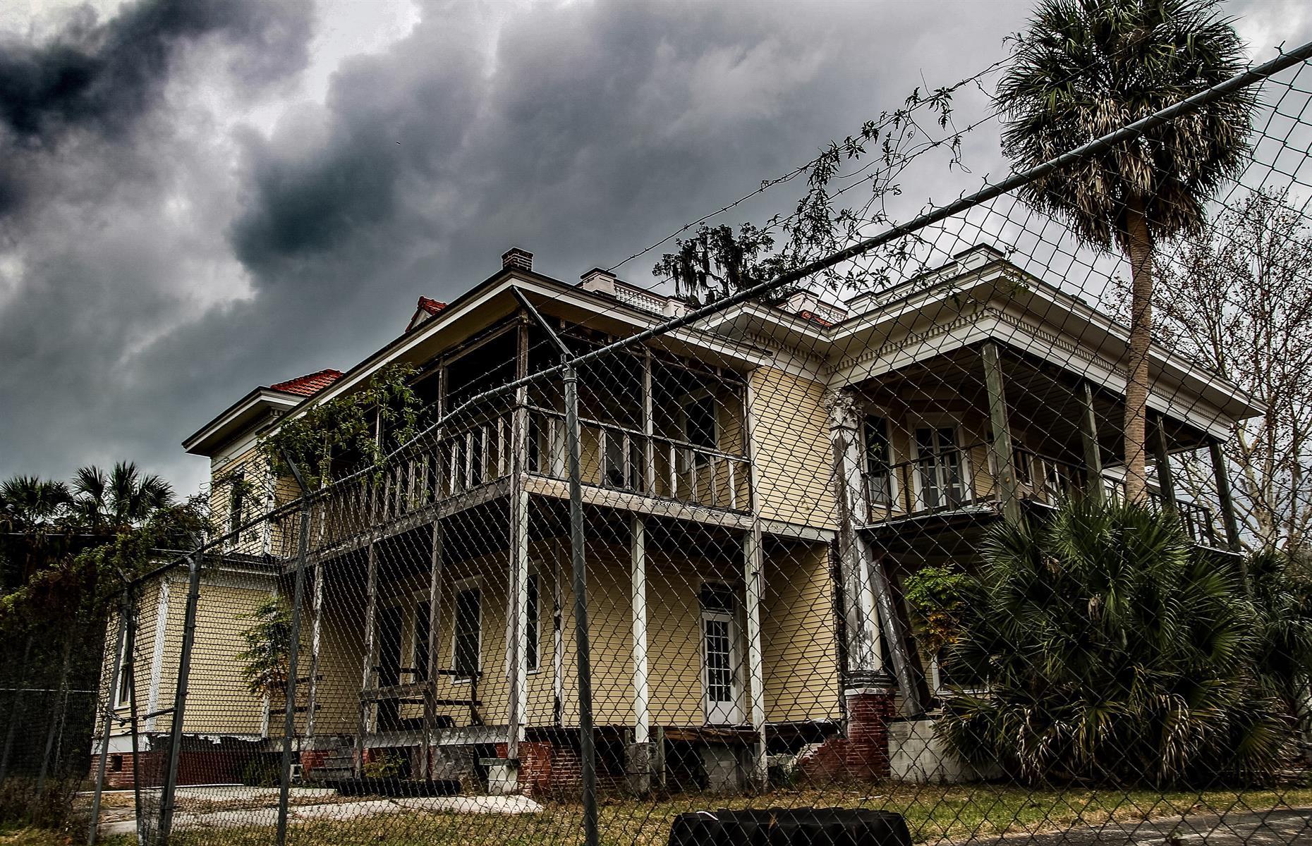 See inside a real 'Money Pit' American mansion