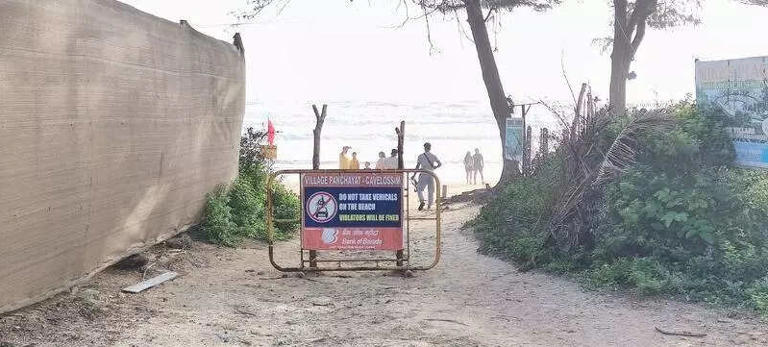 Cavelossim panchayat bars vehicles from entering beach