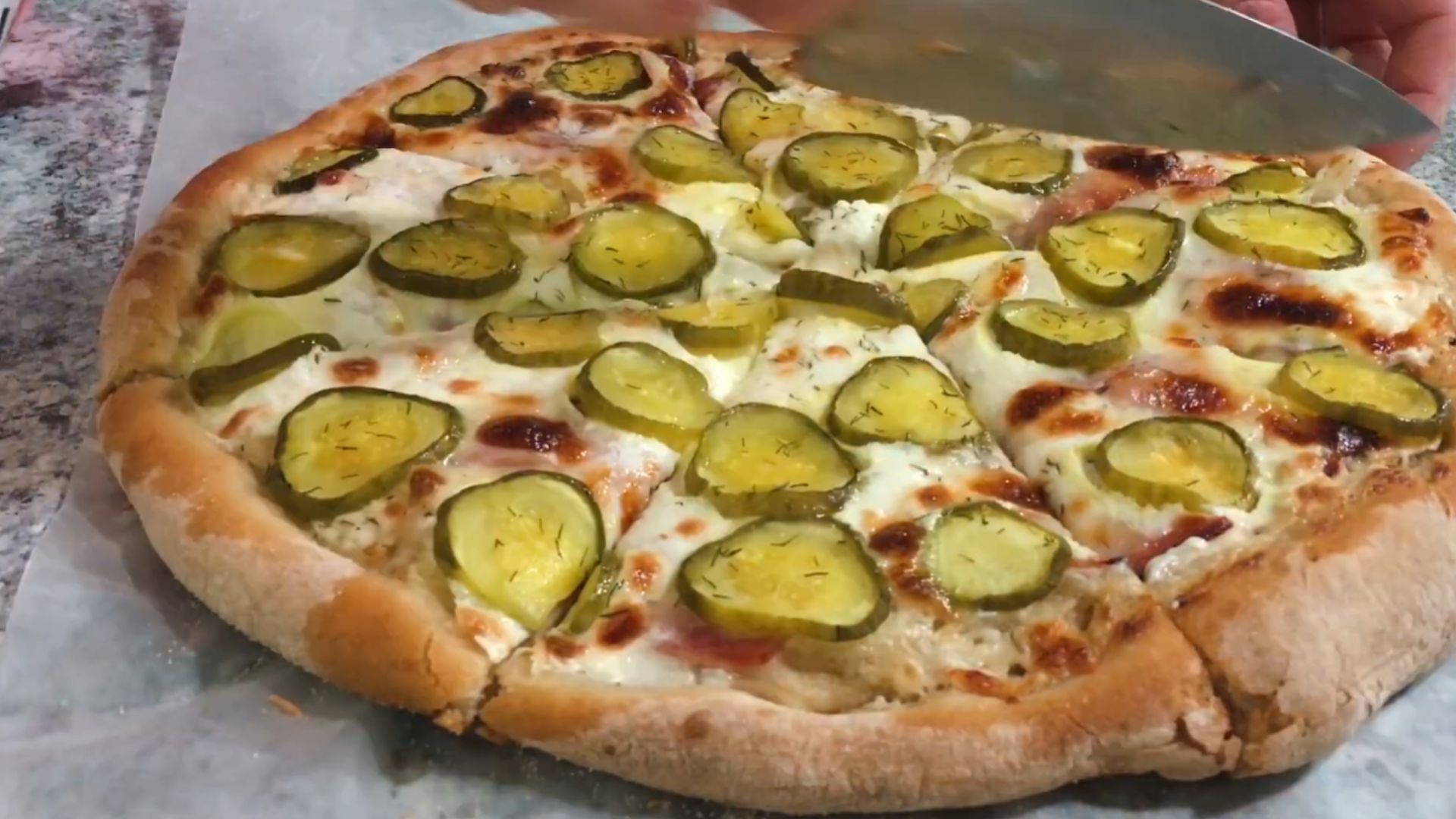 20 garnitures de pizza bizarrement délicieuses qu’il faut absolument ...