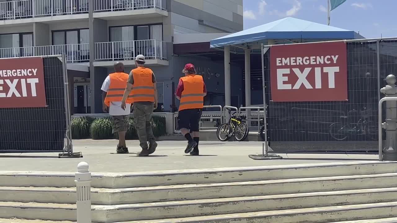 Workers prepare for the Point Break Festival amidst the heat at ...