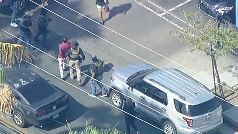 2 employees detained during ICE raid at Glendale car wash, witnesses ...