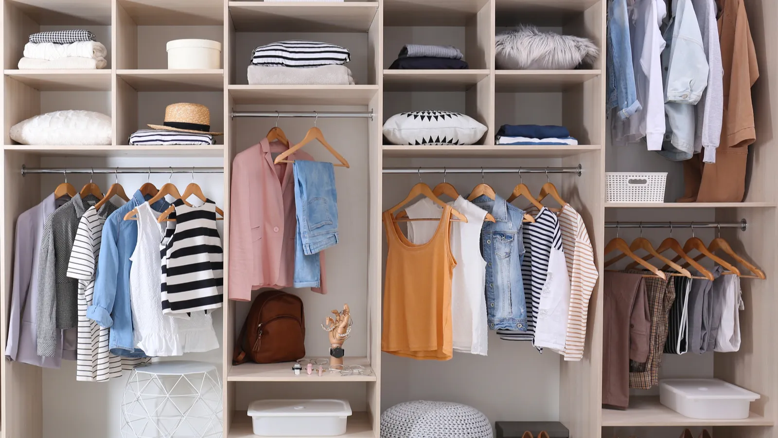 15 Reasons Modern Bedrooms Are Choosing Open Closets