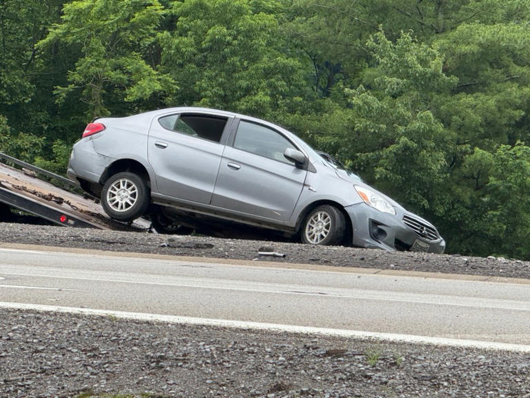 2 hospitalized in wreck near Harrison/Doddridge county line
