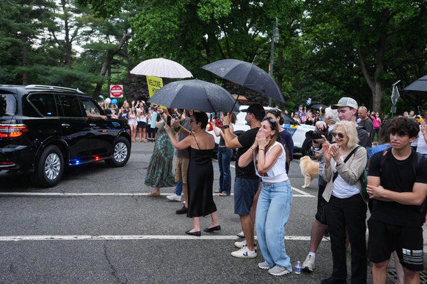 Edan Alexander returns home to Tenafly, N.J. to cheers from his supporters