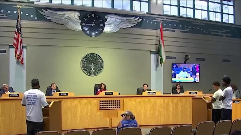 Check Out MSU's Darius Snow's New Custom 'Snow Mask'