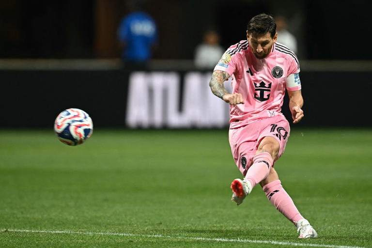 Inter Miami 2-1 Porto: Lionel Messi scores stunning free-kick to put ...
