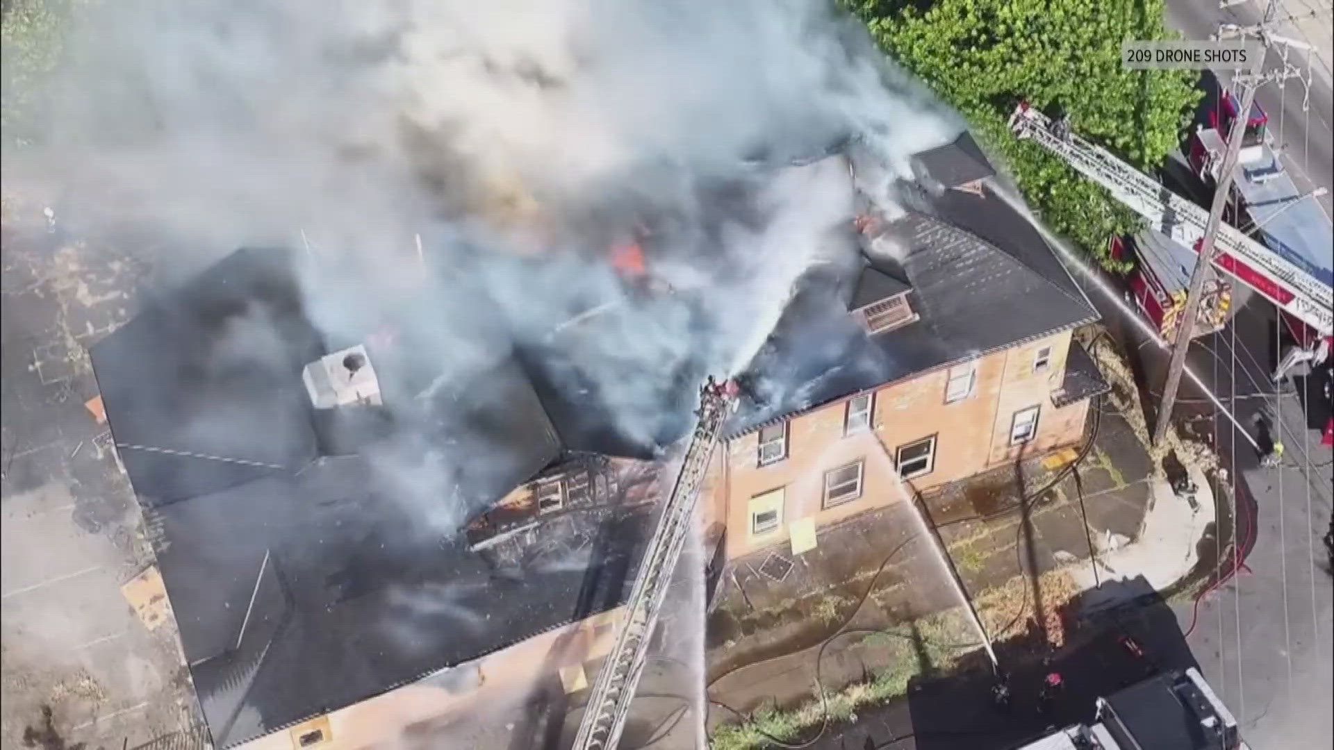 Crews battle fire in abandoned building in Stockton