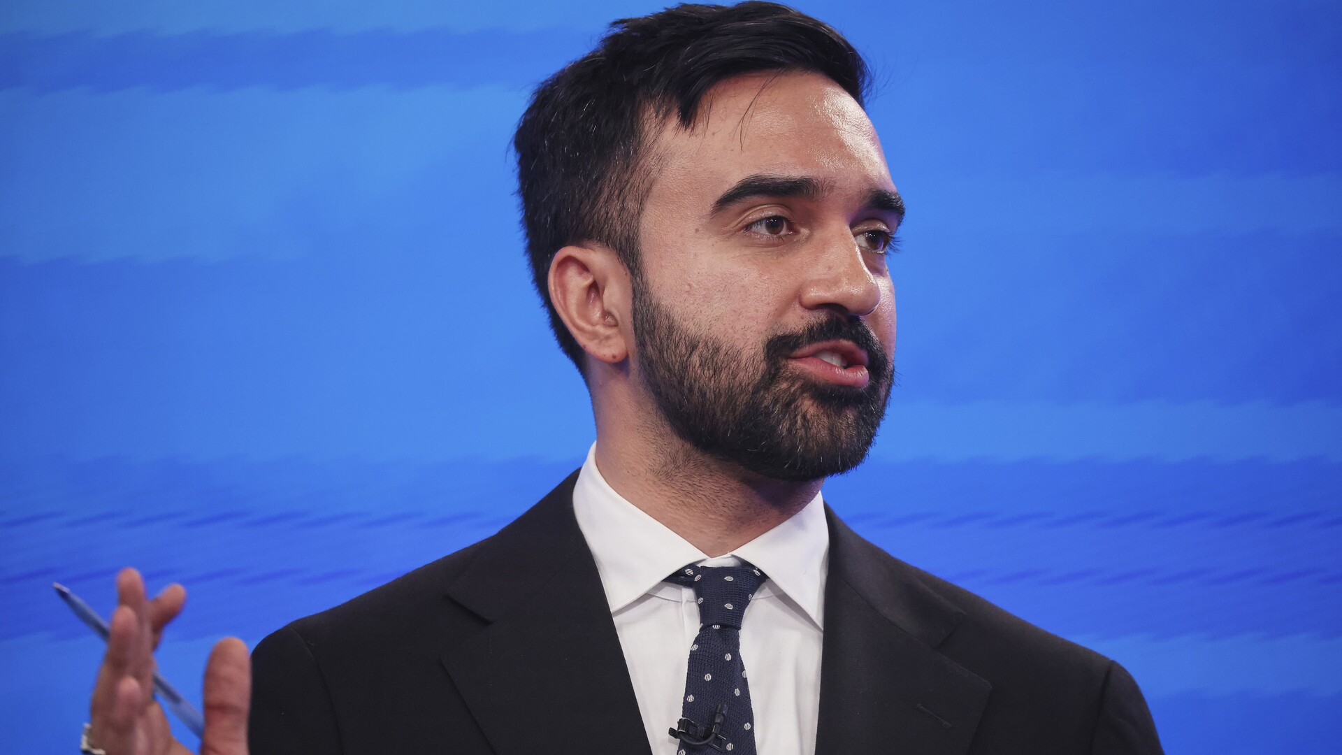 ‘Antisemitic’ NYC Mayoral candidate refuses to condemn calls for intifada