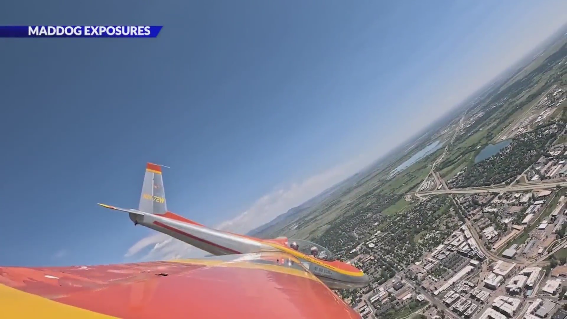 Glider-riders soar the skies in planes with no engines