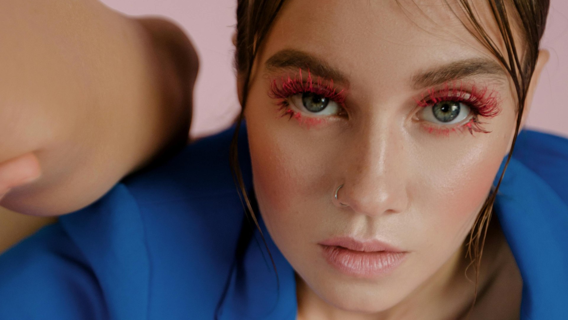 7 good reasons to switch to colored mascara