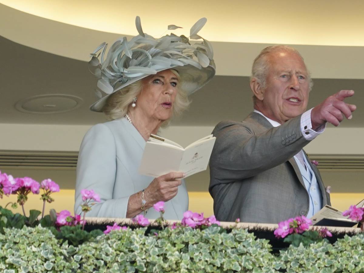 I cavalli, il dress code, le scarpe lucidate con lo champagne: i ...