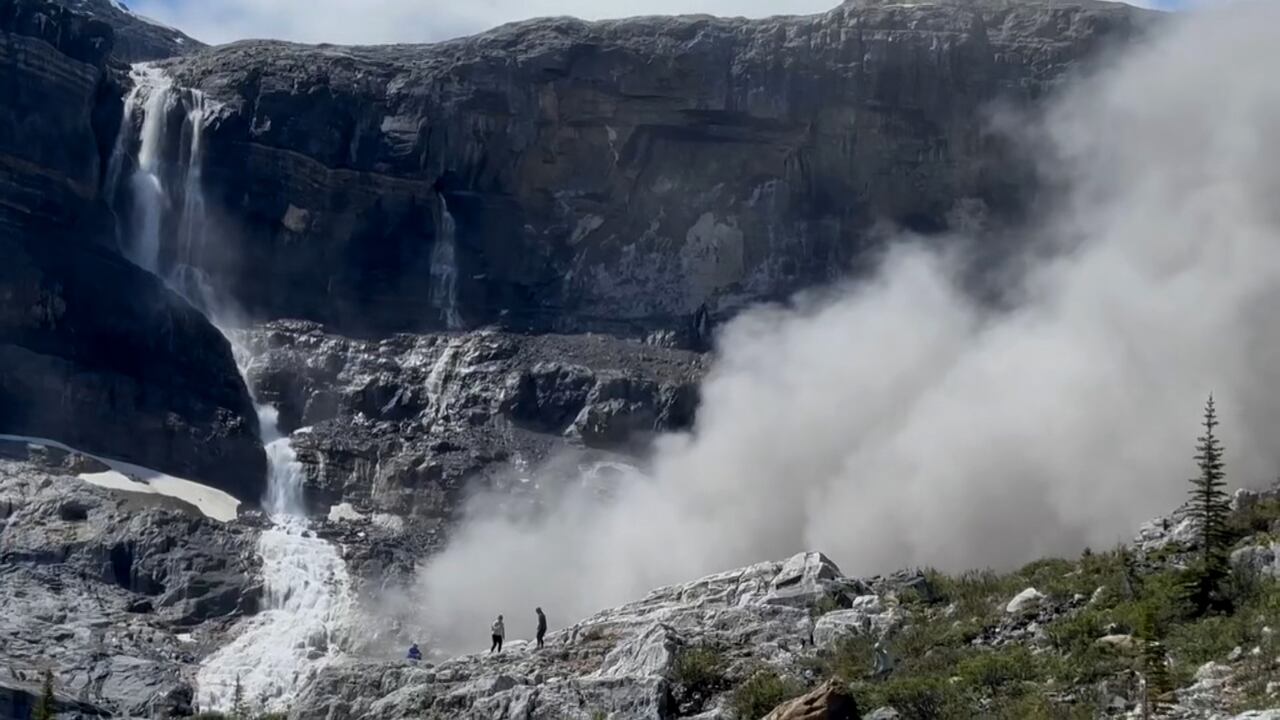 At least 1 dead, 3 injured in Banff rock slide, RCMP says