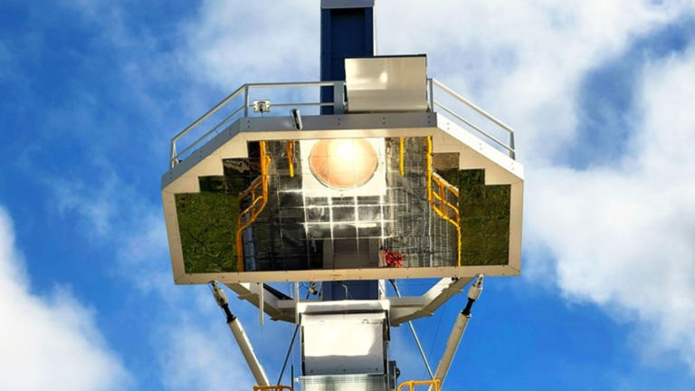 New beam-down solar reactor turns Australian sunlight into green ...