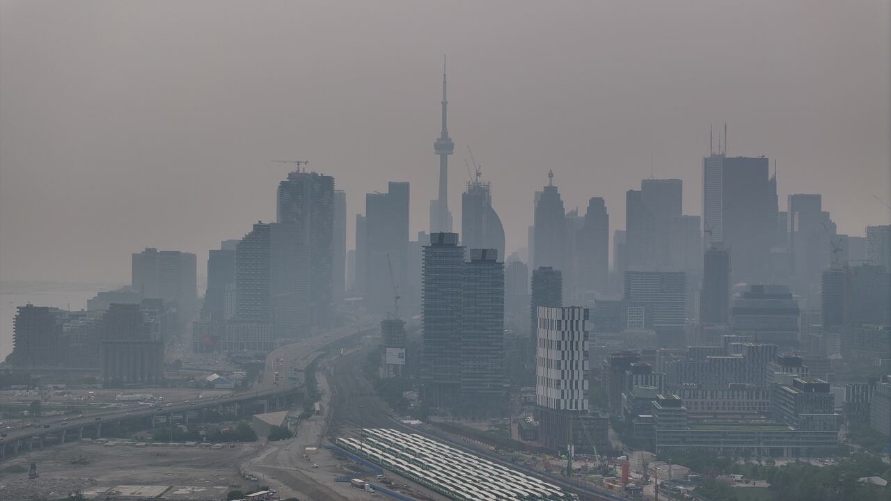 What's contributing to Toronto's air pollution?