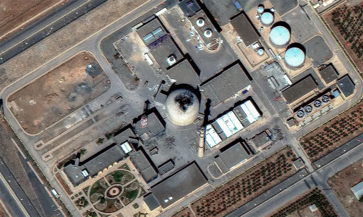 Bom Israel đánh chính giữa lò phản ứng nước nặng Iran