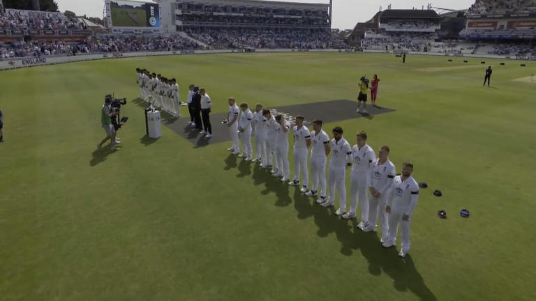 ENG Vs IND, 1st Test: India & England Players Observe Minute's Silence ...