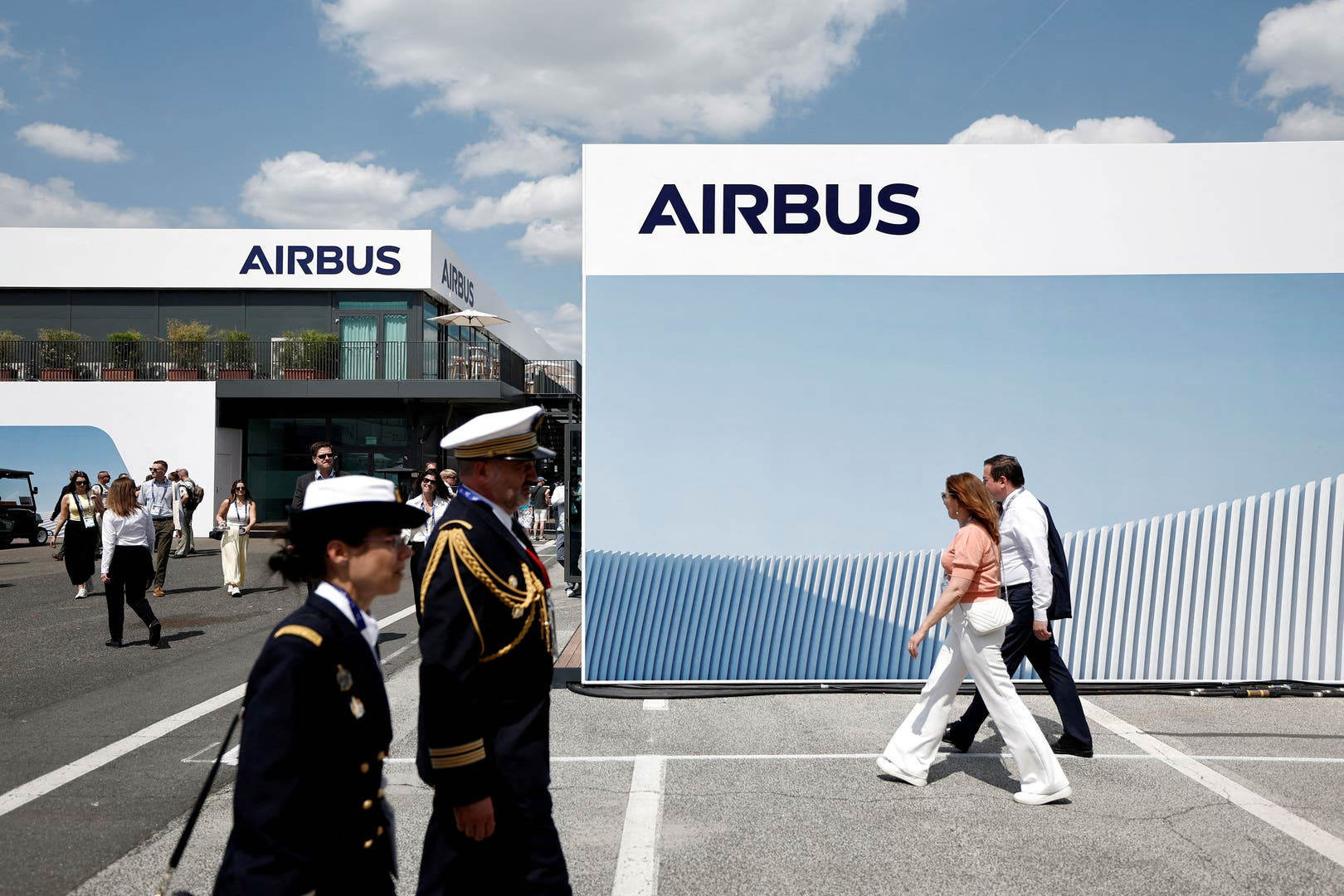 Airbus stiehlt Boeing an der weltgrössten Luftfahrtmesse die Show Airbus stiehlt Boeing an der weltgrössten Luftfahrtmesse die Show