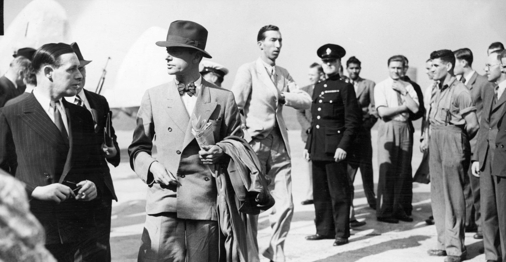 What's the difference between MI5 and MI6?