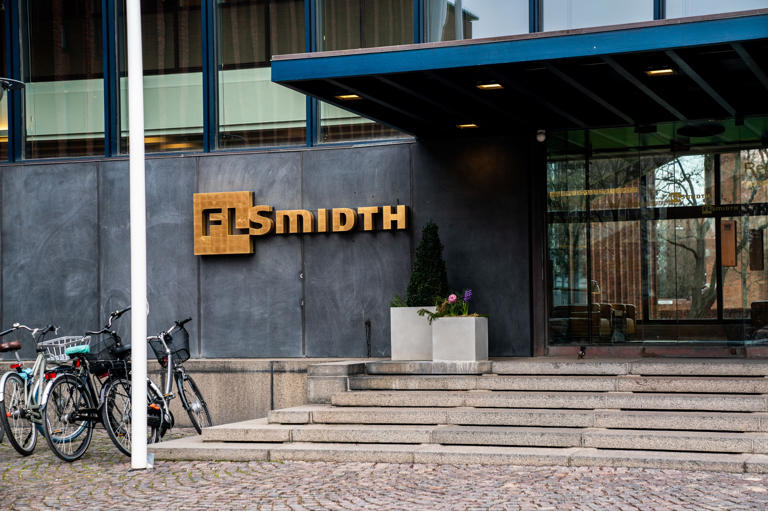 FLSmidth sælger cementforretning og stiger på børsen
