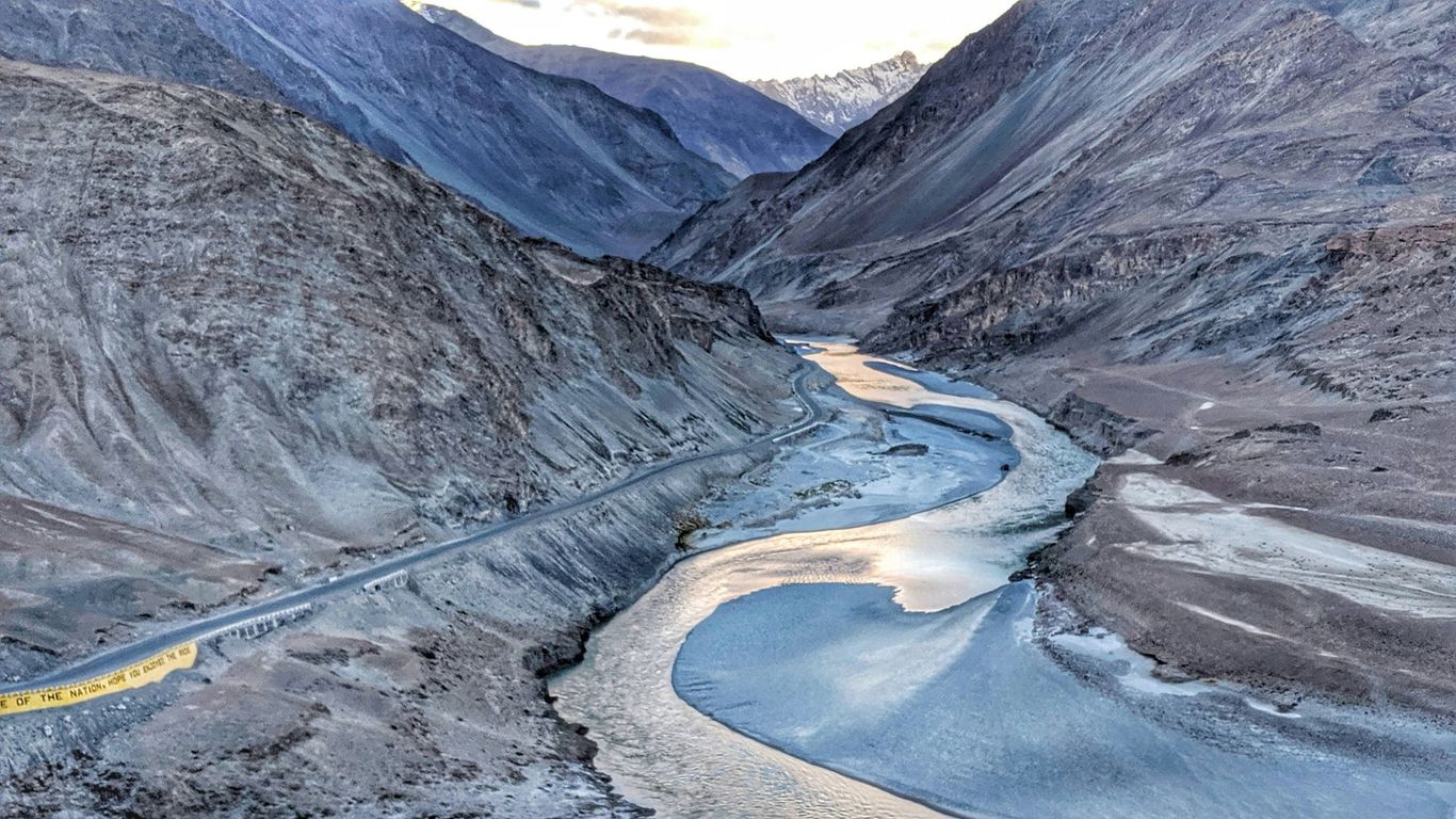 Delhi-Leh Bus Back For Scenic Himalayan Trips: Routes, Tickets, Timings ...