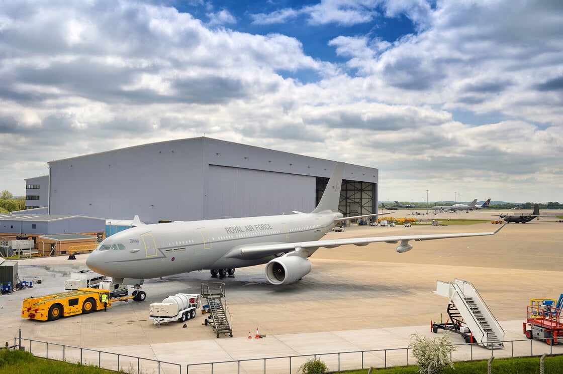 Βρετανία: Ακτιβιστές εισέβαλαν σε βάση της RAF - Έριξαν μπογιά σε δύο ...