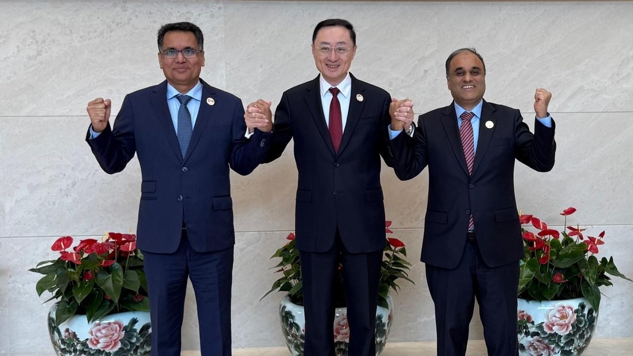China holds first trilateral meeting with Pakistan and Bangladesh
