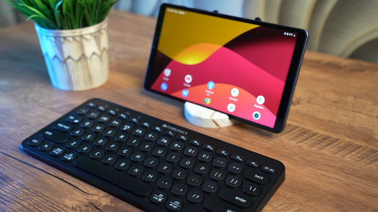 Here's Why Your Bluetooth Keyboard Isn't Connecting To Your Tablet
