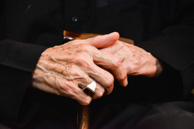 Αμπελόκηποι: Αναβλήθηκε η δίκη της 72χρονης για το παράνομο γηροκομείο