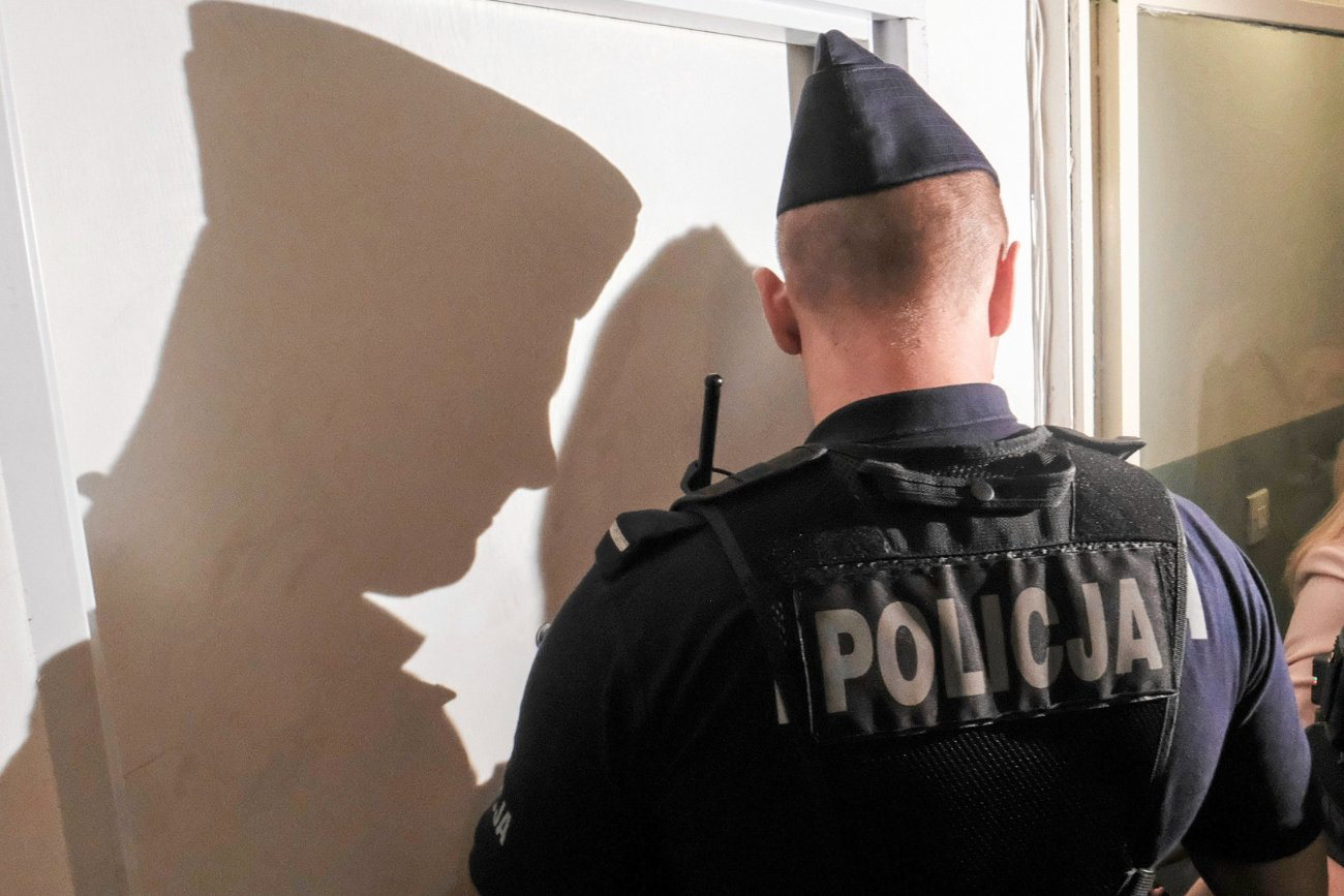Tragiczne odkrycie w Lidzbarku. W mieszkaniu znaleziono ciała kobiety i ... Tragiczne odkrycie w Lidzbarku. W mieszkaniu znaleziono ciała kobiety i ...