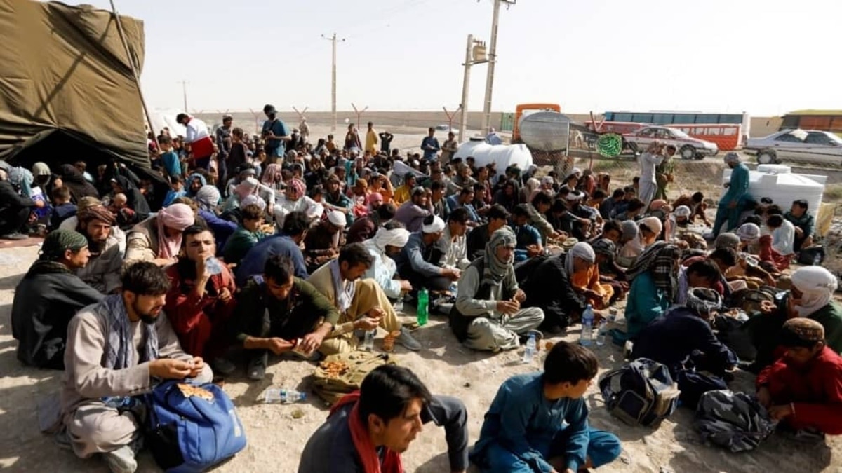 UNHCR Praises Pakistan’s Generosity Toward Afghan Refugees, Urges ...