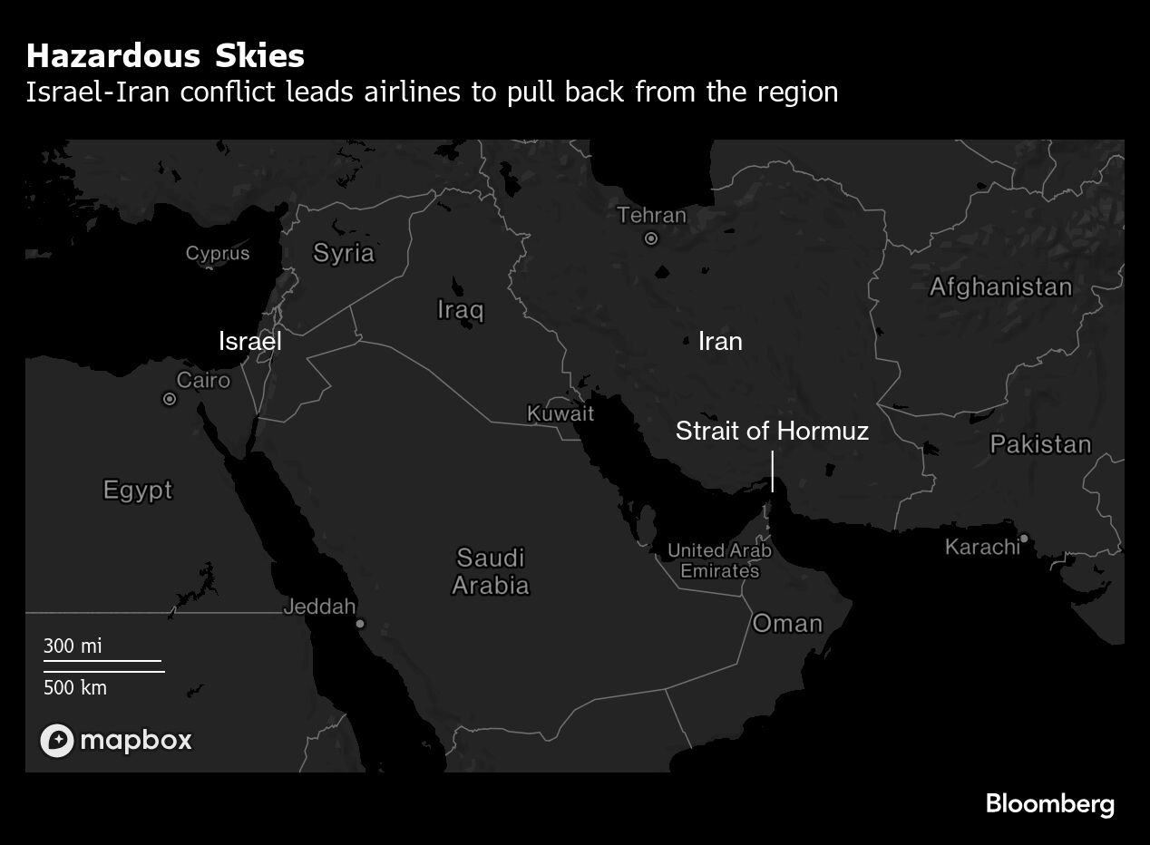 Airline Disruptions Reach Dubai, Qatar as US Mulls Iran Strike