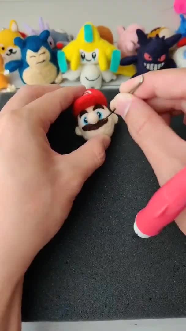 Super Mario Wool Art – Relaxing and Satisfying Character Build