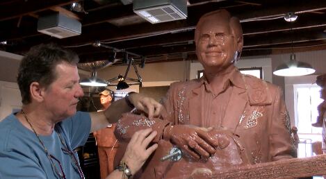 Columbia artist creates 5th statue for Nashville Auditorium’s ‘Icon Walk’