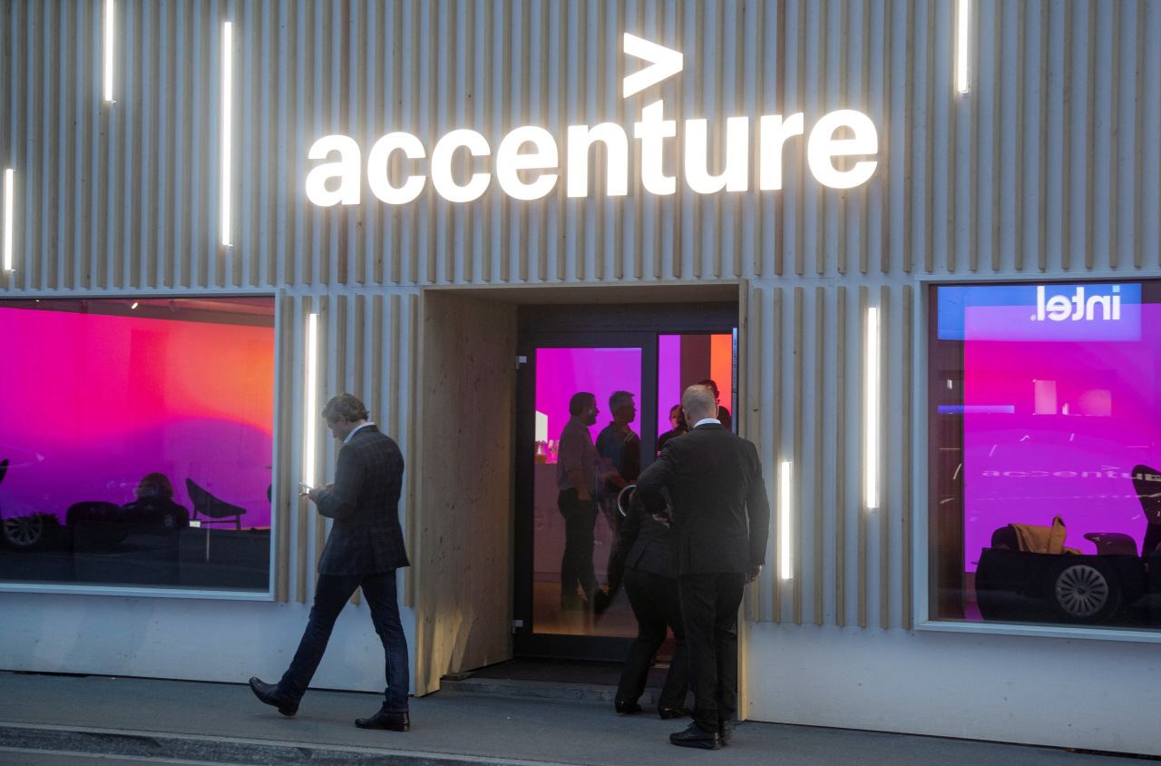 Accenture Shares Fall on Bookings Decline, Concerns over Federal Contract
