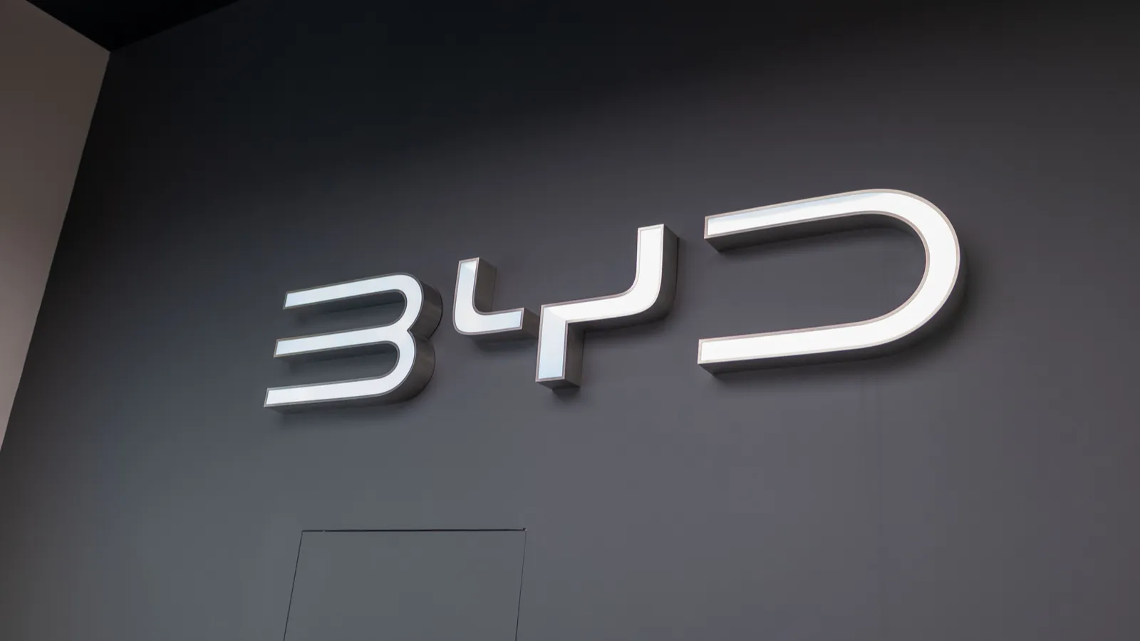 16 countries with the highest number of electric cars in 2025