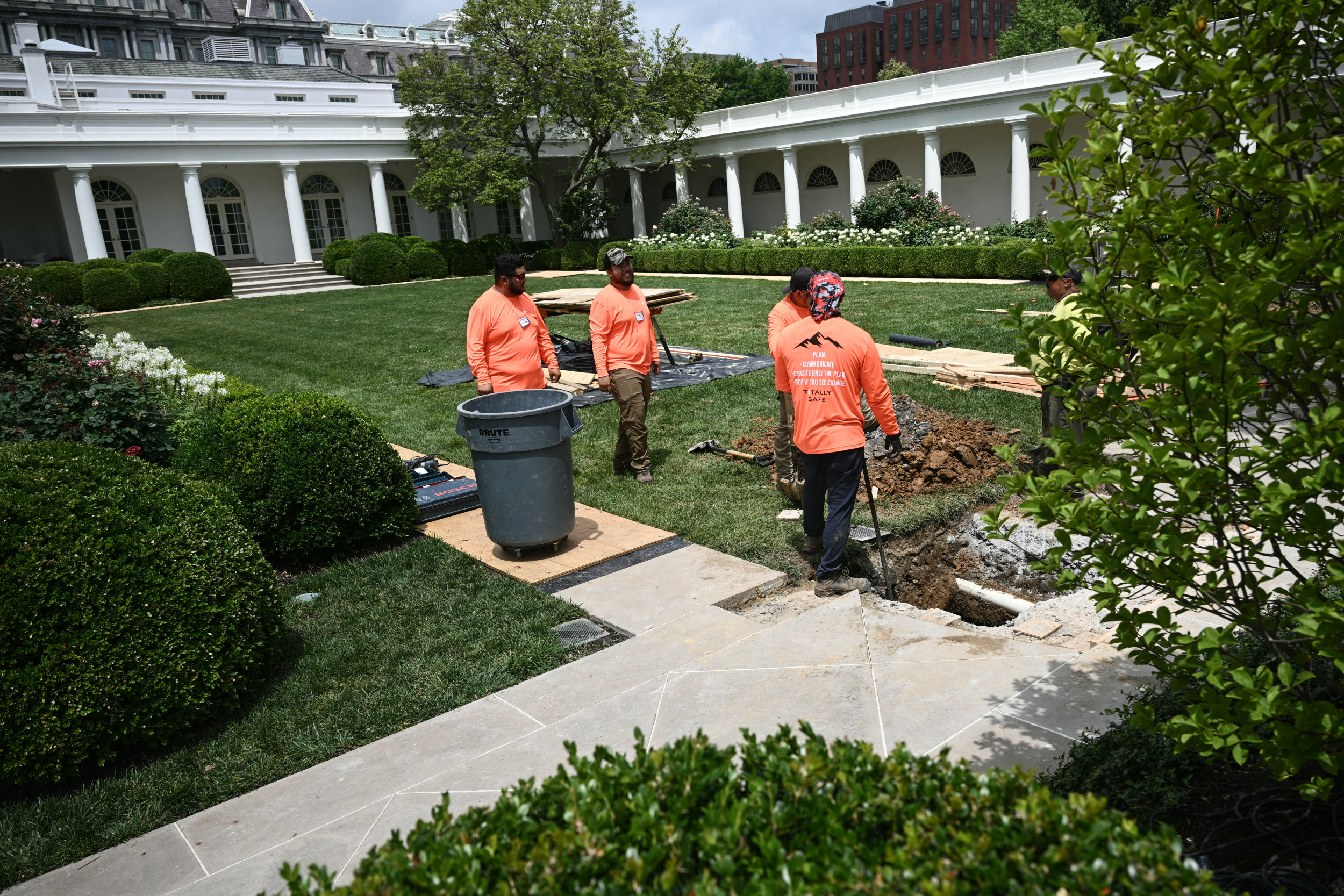 White House Rose Garden bulldozed as work starts paving it over