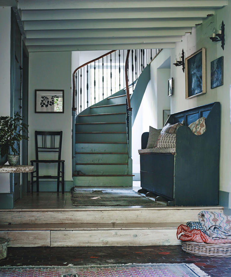 How to get rid of musty smells in your entryway – 7 methods for a fresh ...