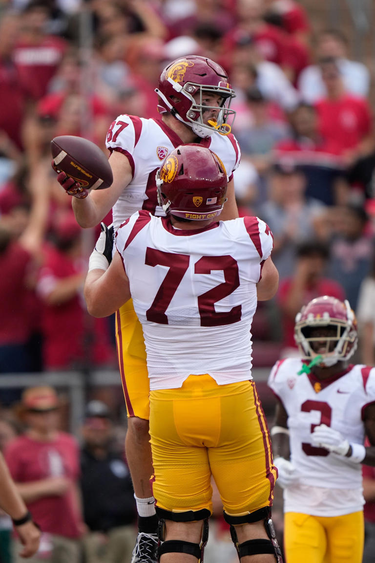 USC football countdown to kickoff continues—Andrew Vorhees in focus