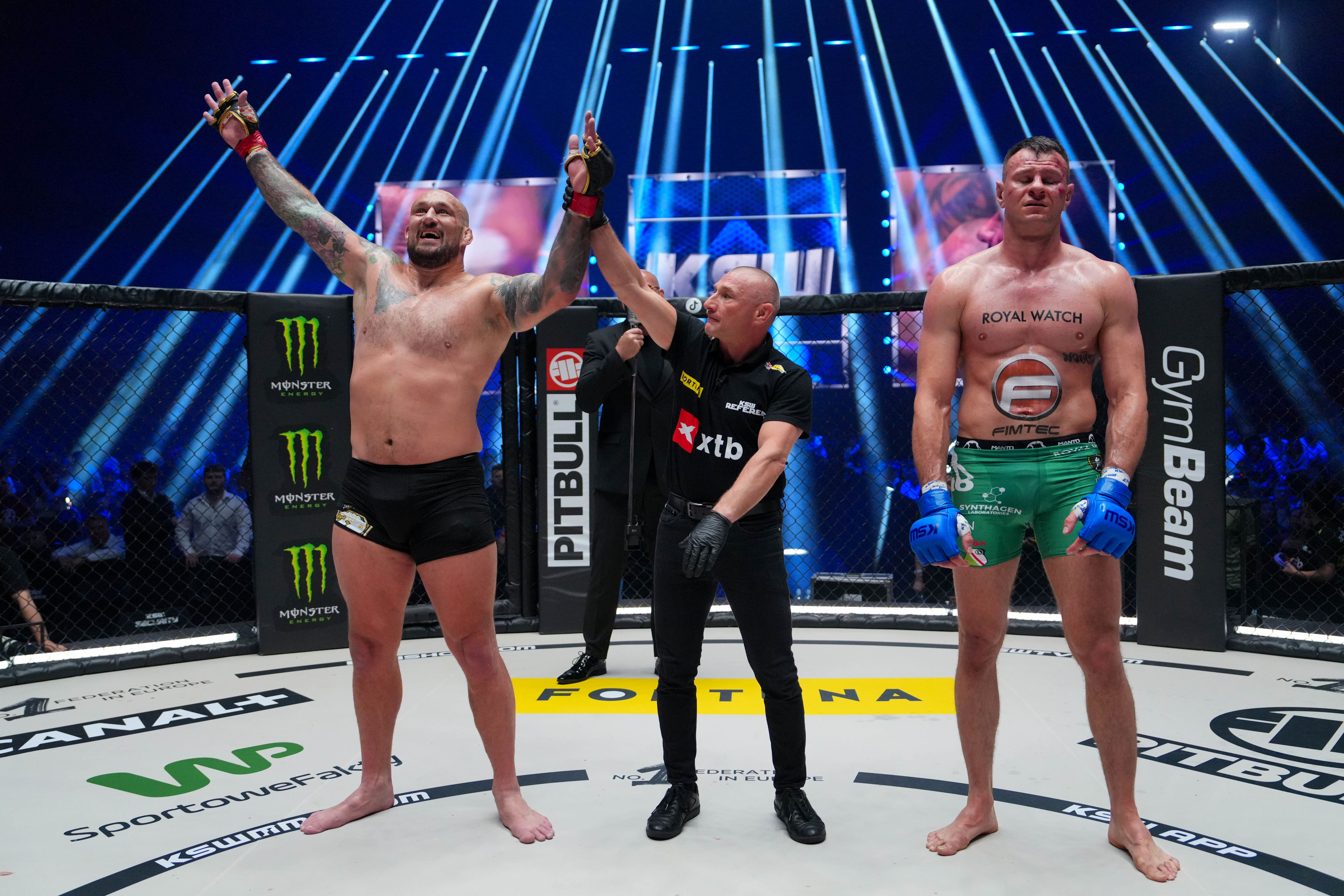 Sunderland's world heavyweight champ Phil De Fries proves unstoppable