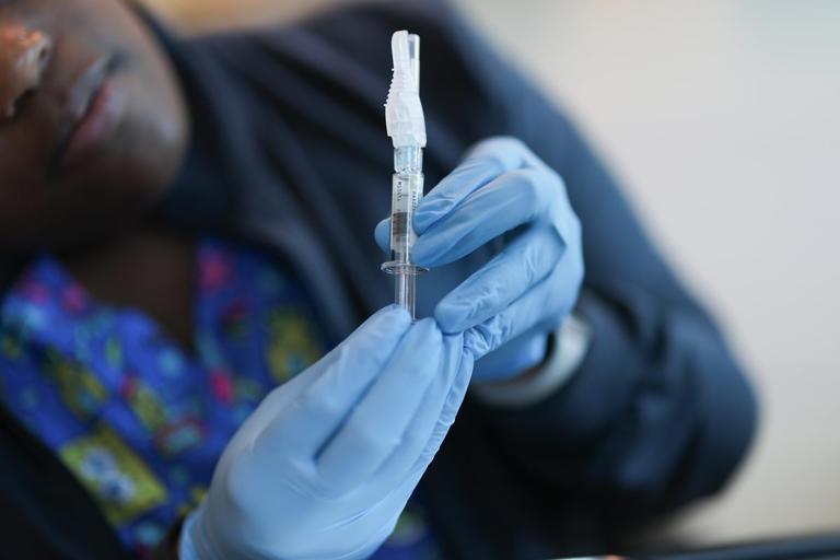 Newest Covid variant causing ‘razor blade throat.’ What to know