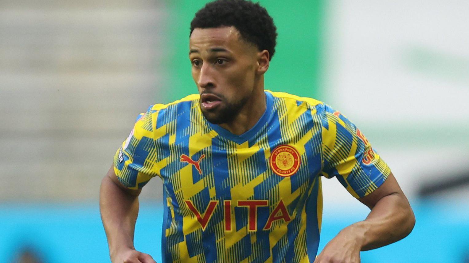 Bradford sign Stockport defender Touray